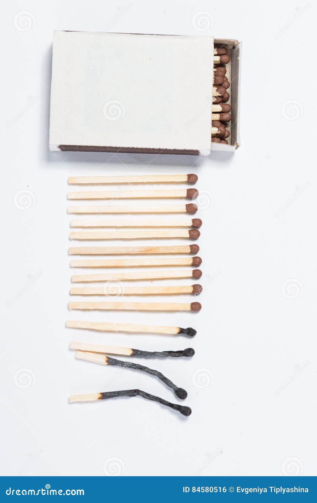 Caja De Cerillos En Un Blanco Foto de archivo - Imagen de paquete ...