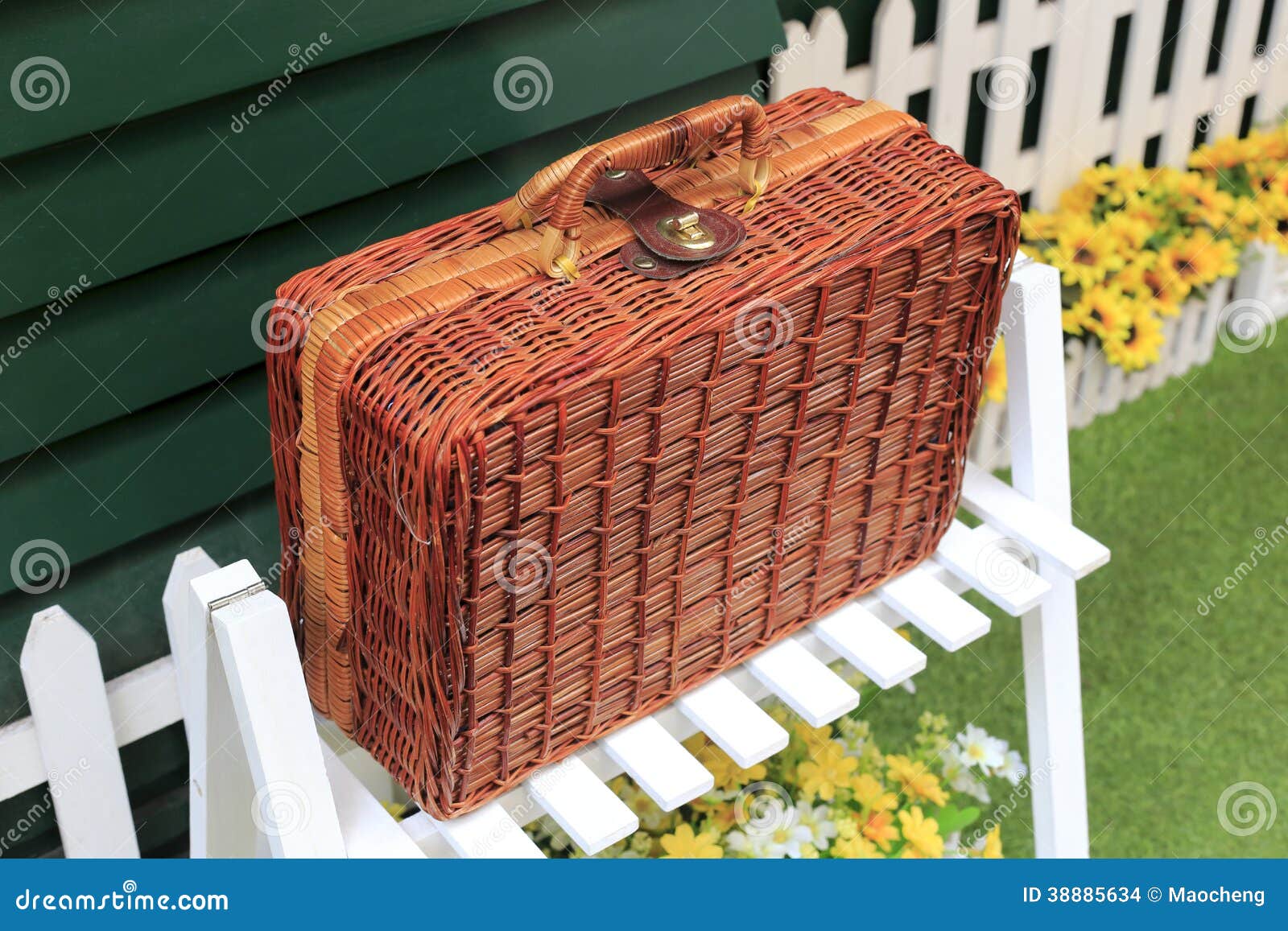 Caja de la rota foto de archivo. Imagen de arte, abundancia - 38885634