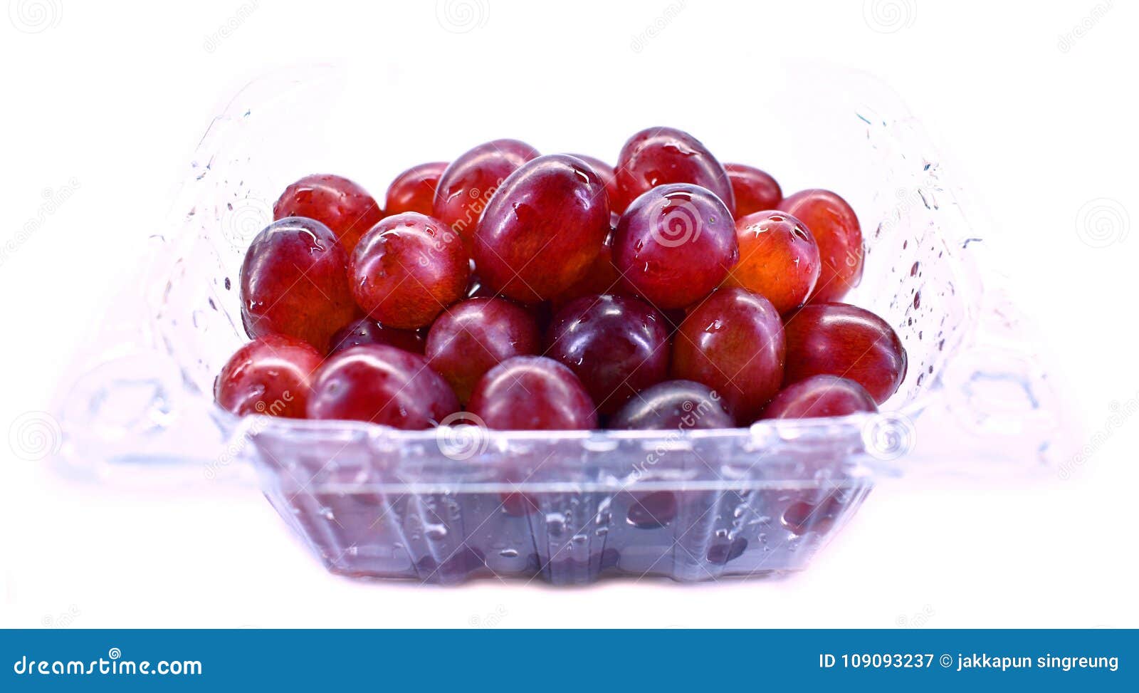 Caja de la uva roja imagen de archivo. Imagen de blanco - 109093237
