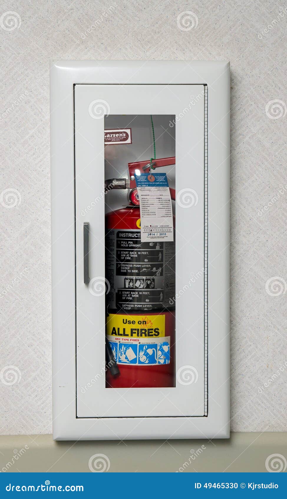 Caja Del Extintor En Una Pared Foto de archivo - Imagen de espuma ...