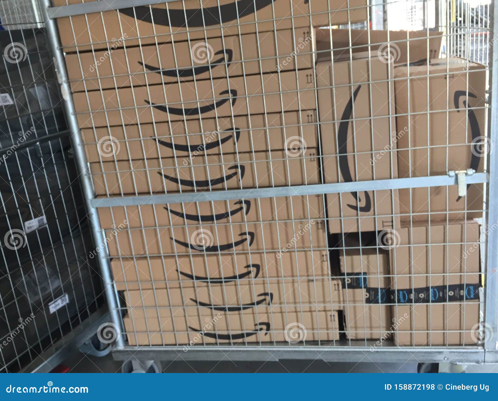 Cajas Amazon foto de archivo editorial. Imagen de global - 158872198