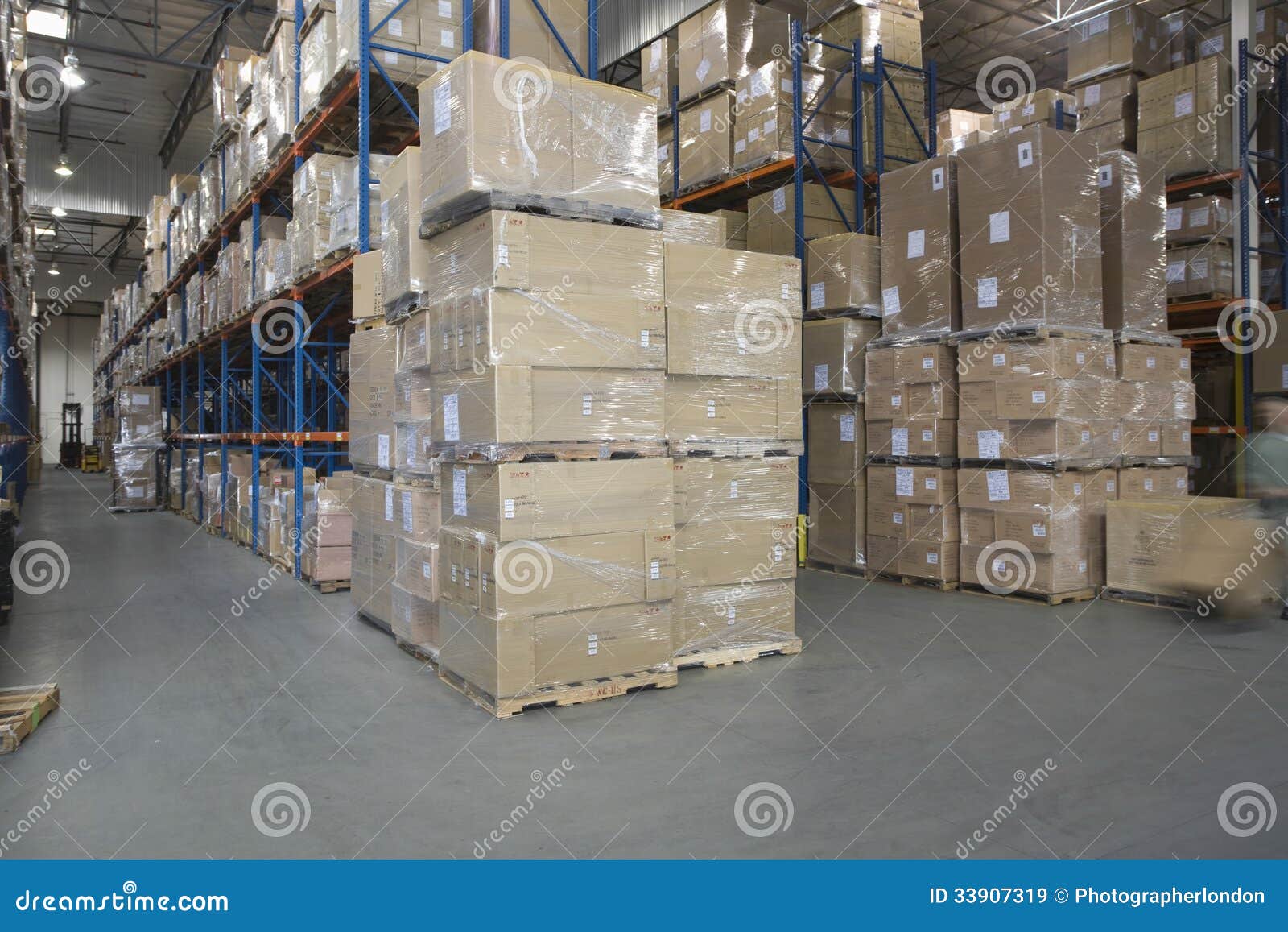 Cajas Apiladas En Warehouse Imagen de archivo - Imagen de industrial ...