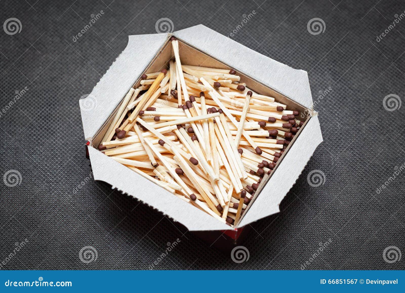 Cajas de cerillos grandes imagen de archivo. Imagen de blanco - 66851567