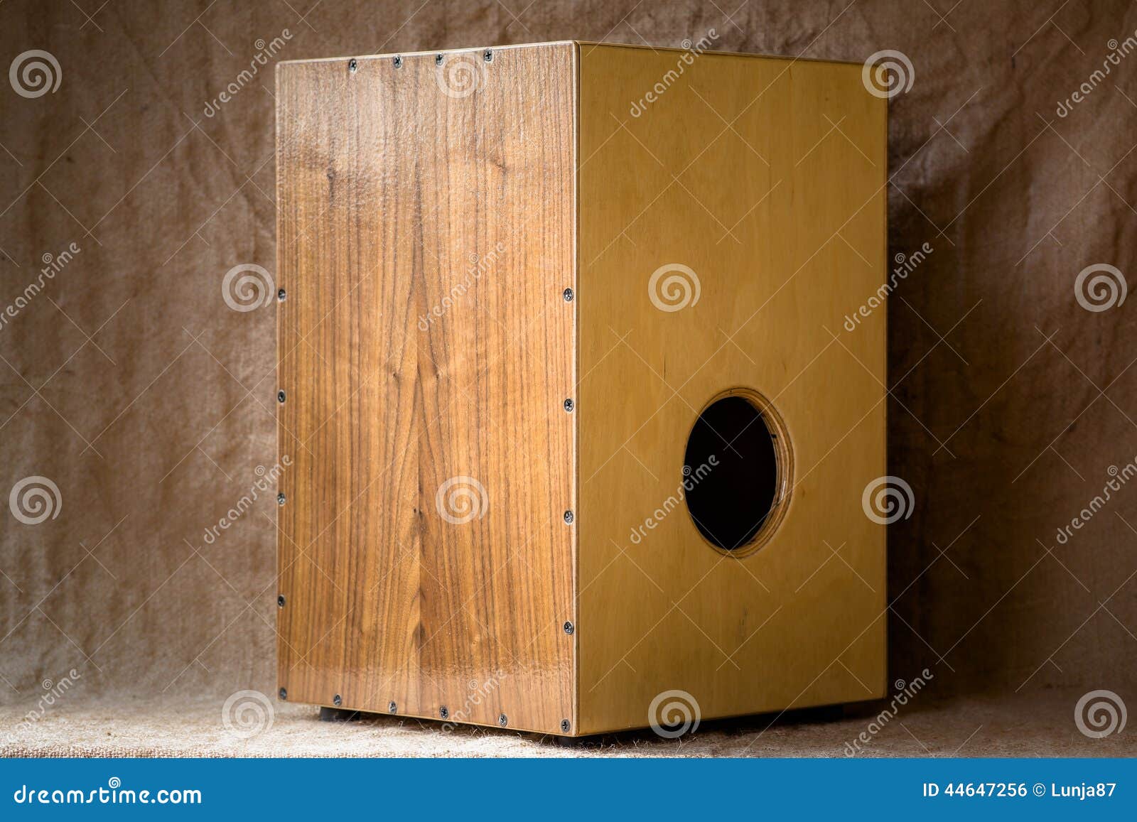 Cajon - Strumento Musicale Del Afro-peruviano Fotografia Stock ...