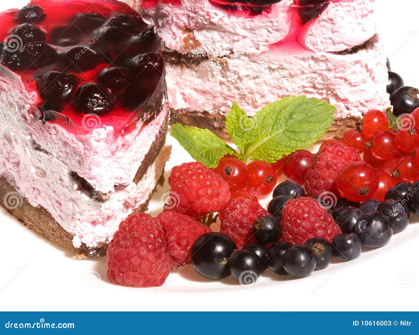 Cake with fresh berries stock image. Image of cake, green - 10616003