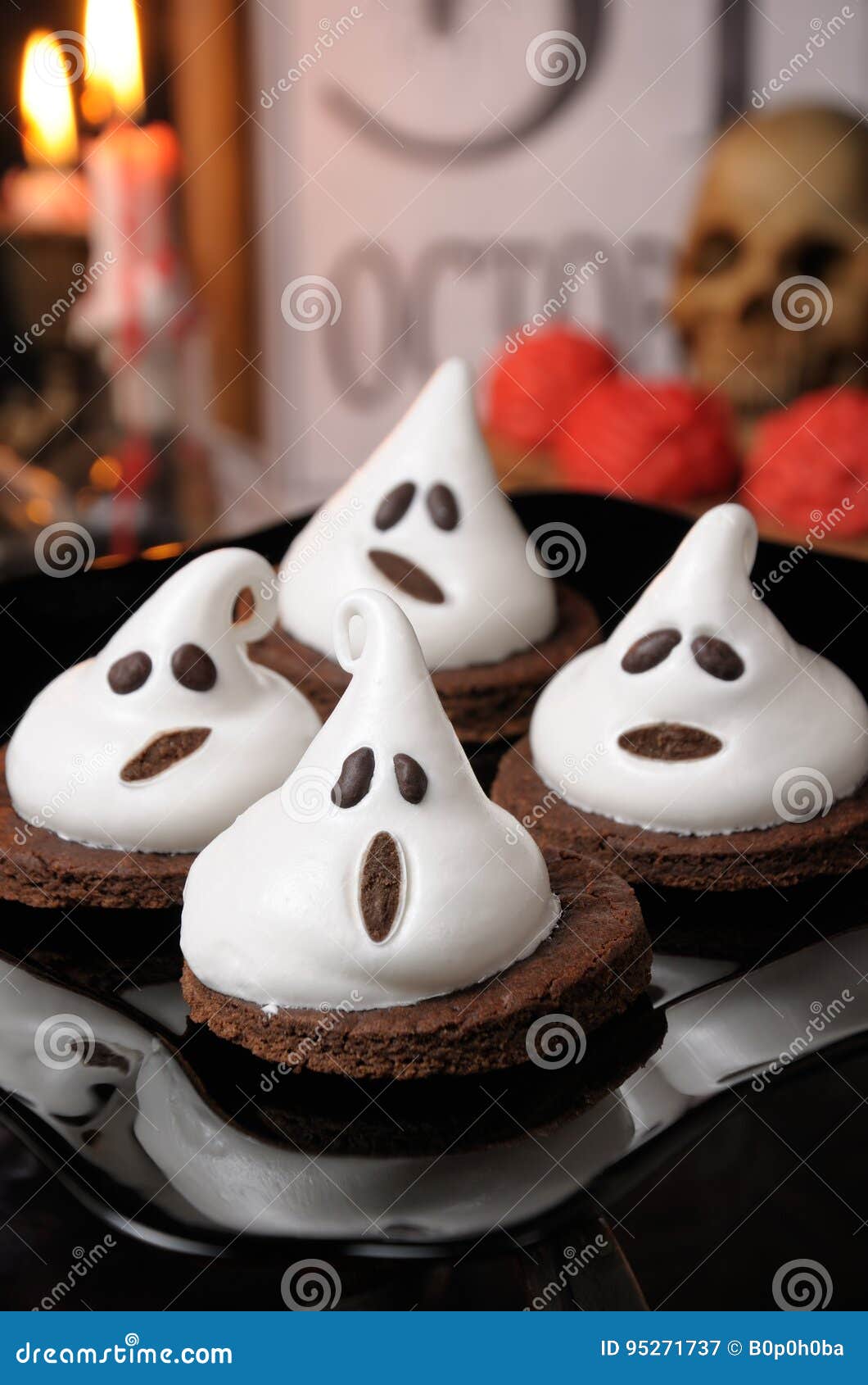 Cake ghosts for Halloween stock image. Image of meringue - 95271737