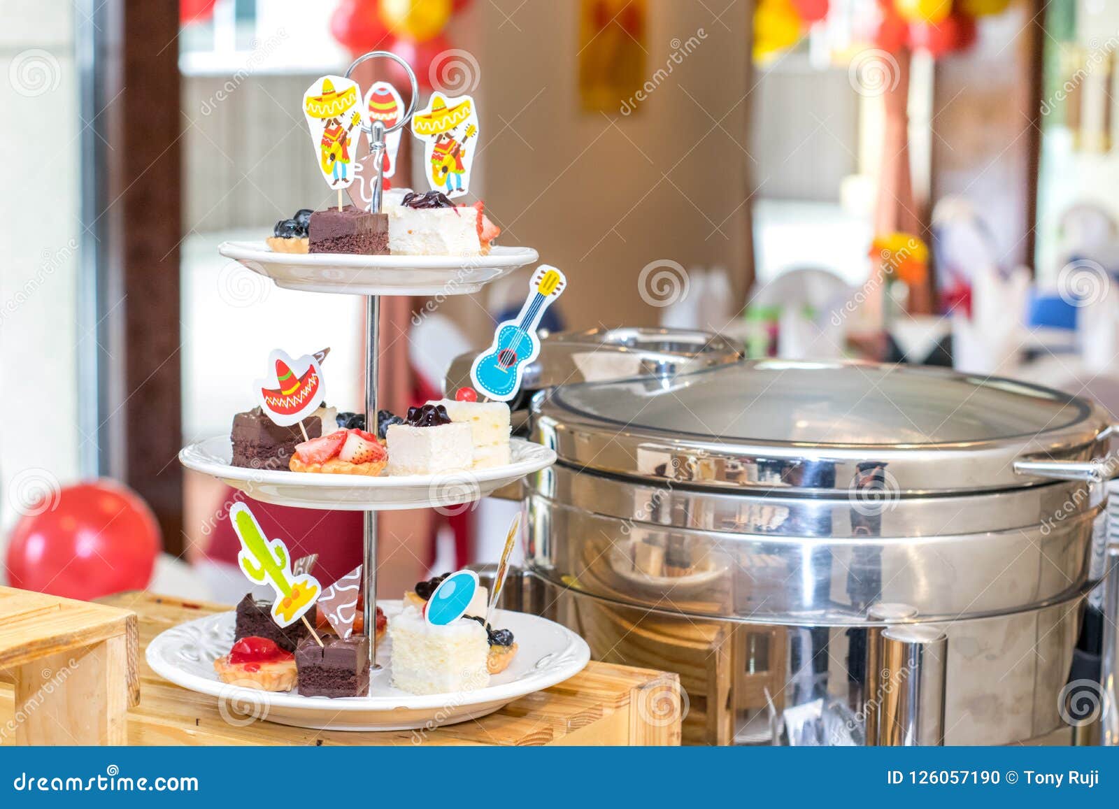 Cake in hotel stock foto. Image of restaurant, gastvrijheid - 126057190