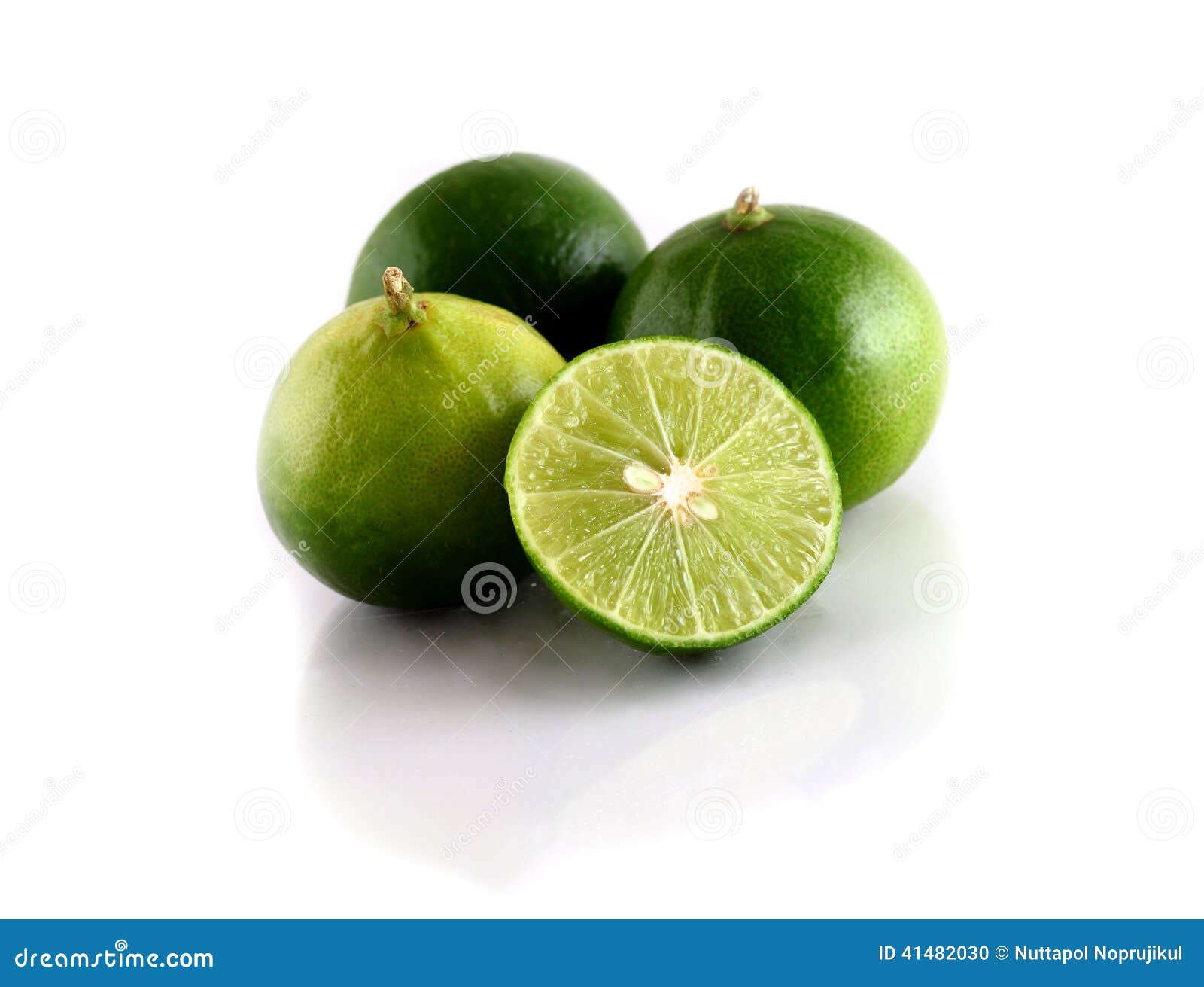 Cal Fresco Isolado No Branco Foto de Stock - Imagem de citrino, cortado ...