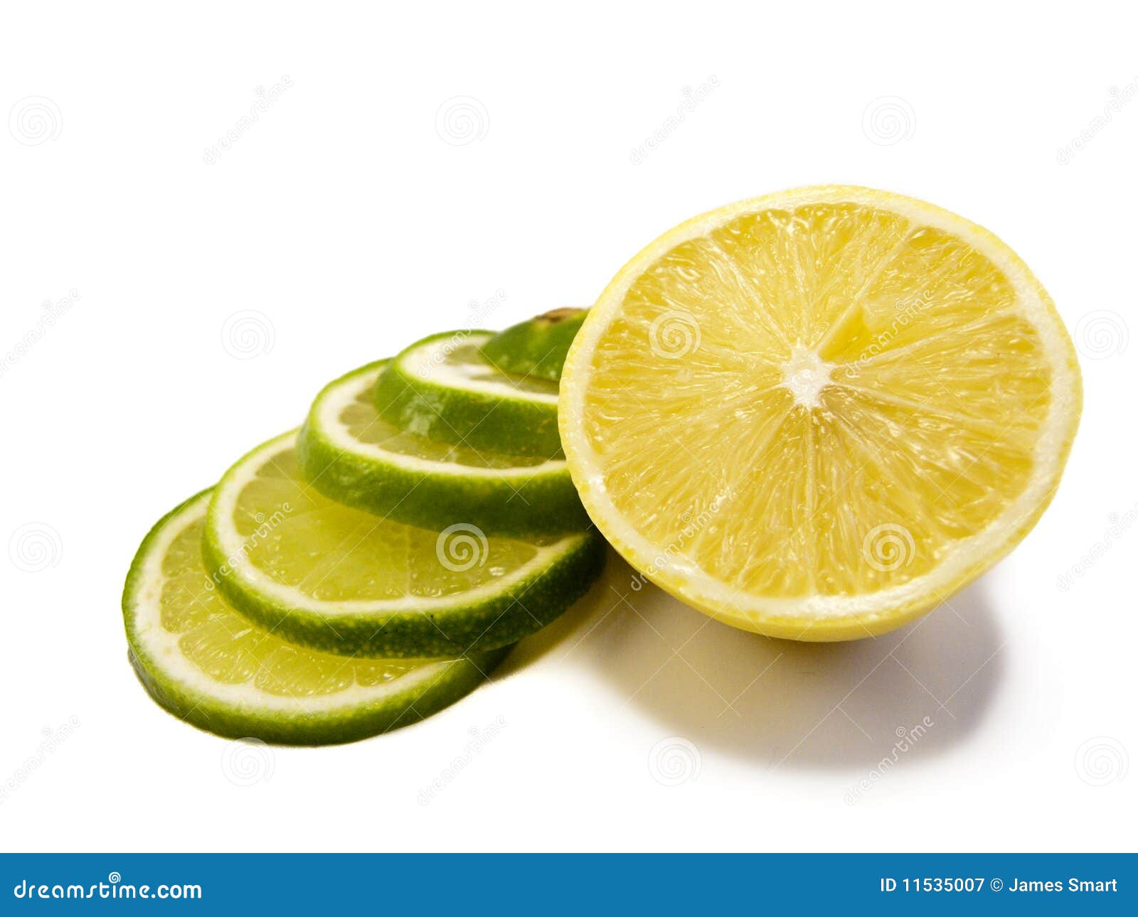 Cal rebanada con el limón imagen de archivo. Imagen de aislado - 11535007