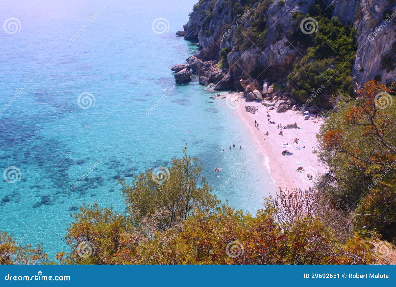 Cala Fuili海滩 库存图片. 图片 包括有 小珠靠岸的, 春天, 海岛, 结算, 地中海, 灌木 - 29692651