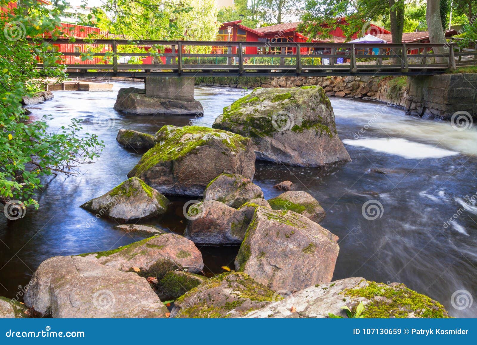 Cala Rocosa Con Las Cascadas En Suecia Imagen de archivo - Imagen de ...