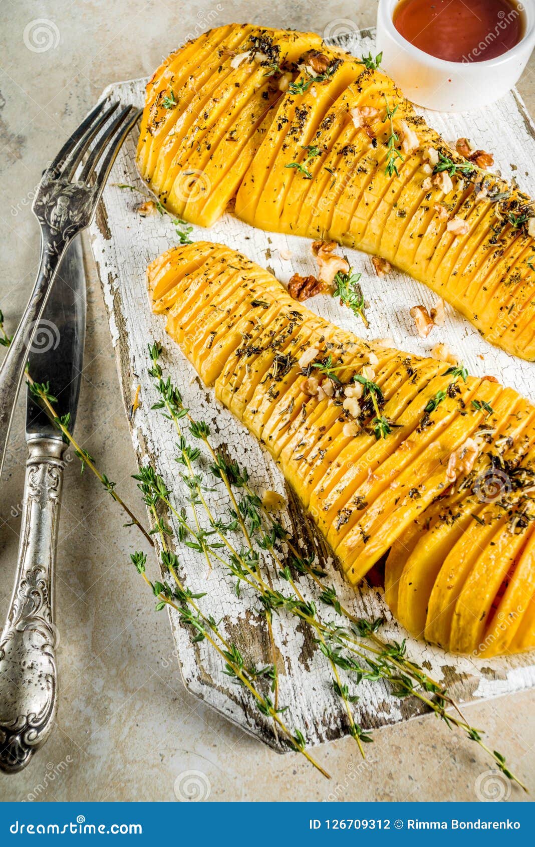 Calabaza Del Hasselback De Rasted Foto de archivo - Imagen de hierba ...