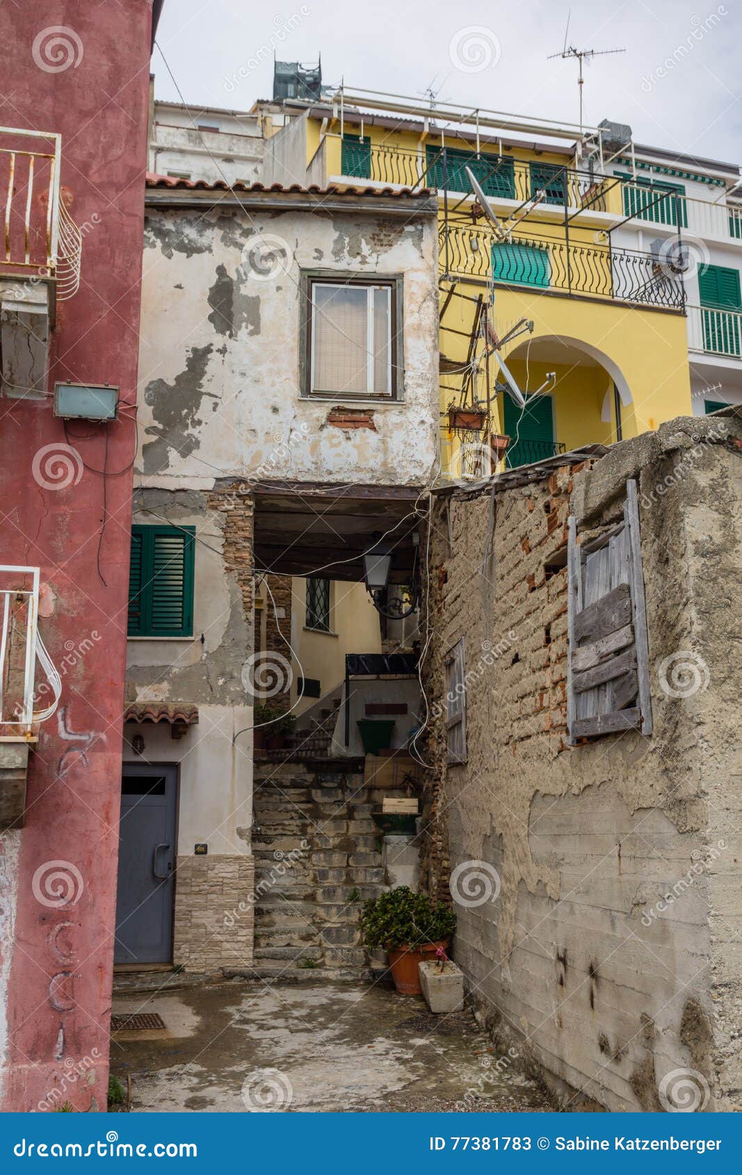 Calabrian house stock image. Image of town, houses, ancient - 77381783