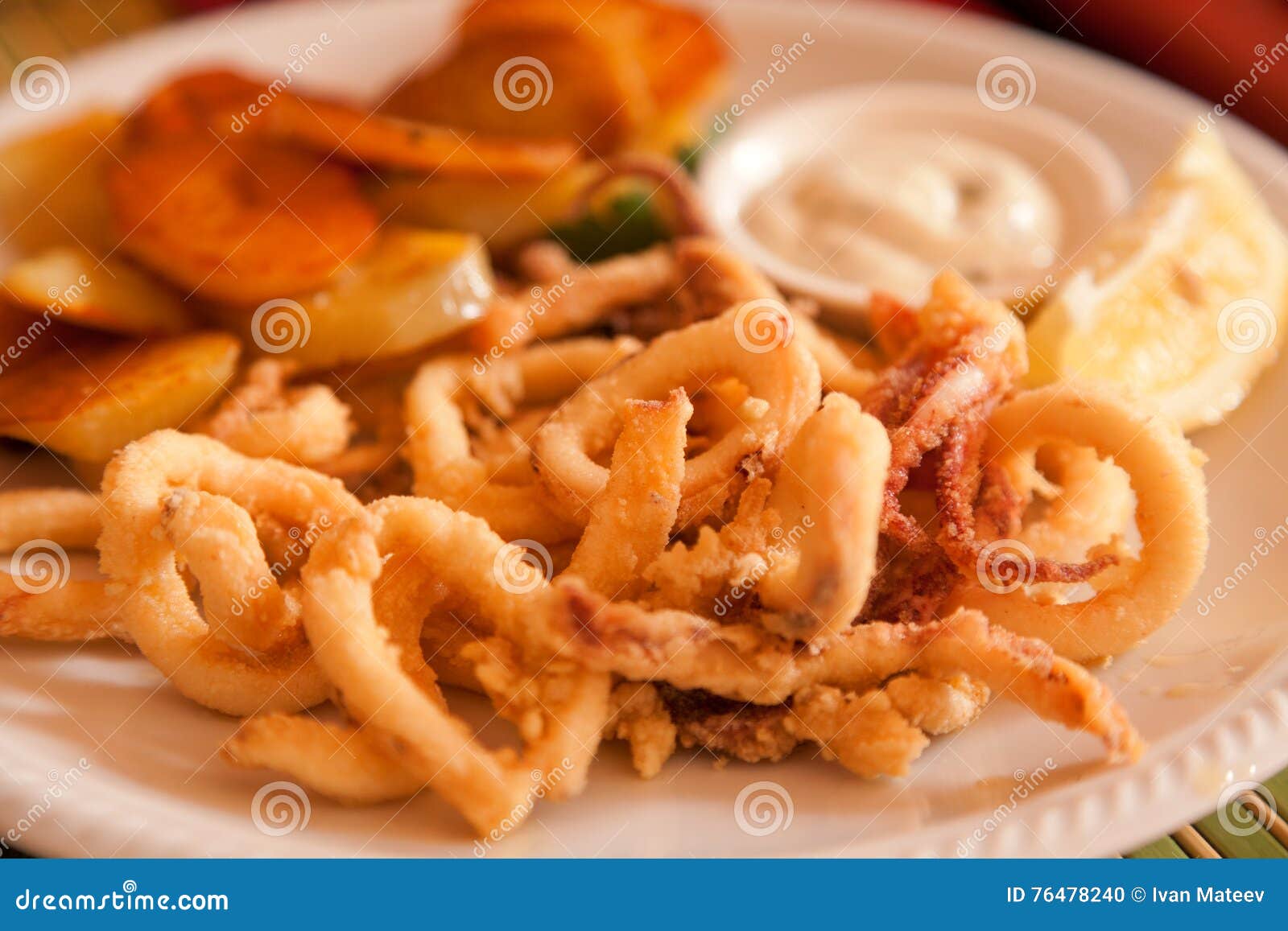 Calamar Fritado & X28; Calamari& X29; Foto de Stock - Imagem de receita ...