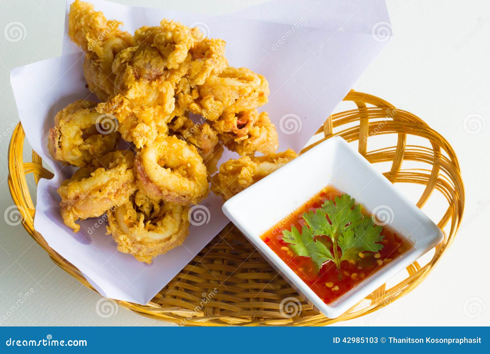 Calamari fritto immagine stock. Immagine di dolce, giallo - 42985103