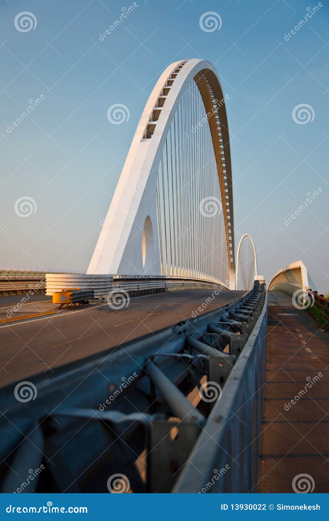 Calatrava Bridge editorial photography. Image of suspension - 13930022