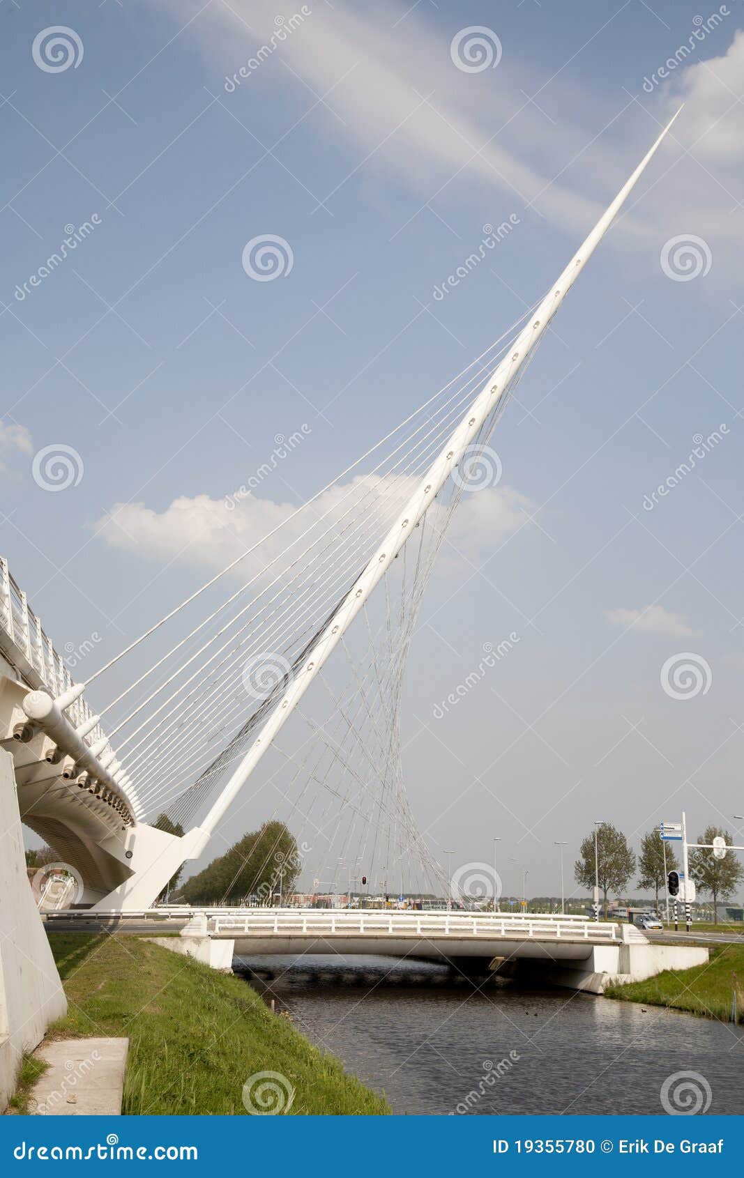 Calatrava bridge editorial image. Image of blue, link - 19355780