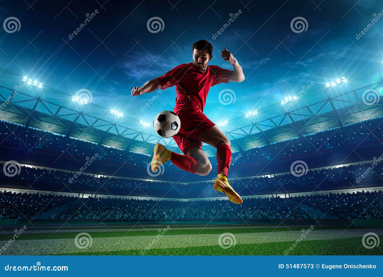 Calciatore nell'azione immagine stock. Immagine di maschio - 51487573