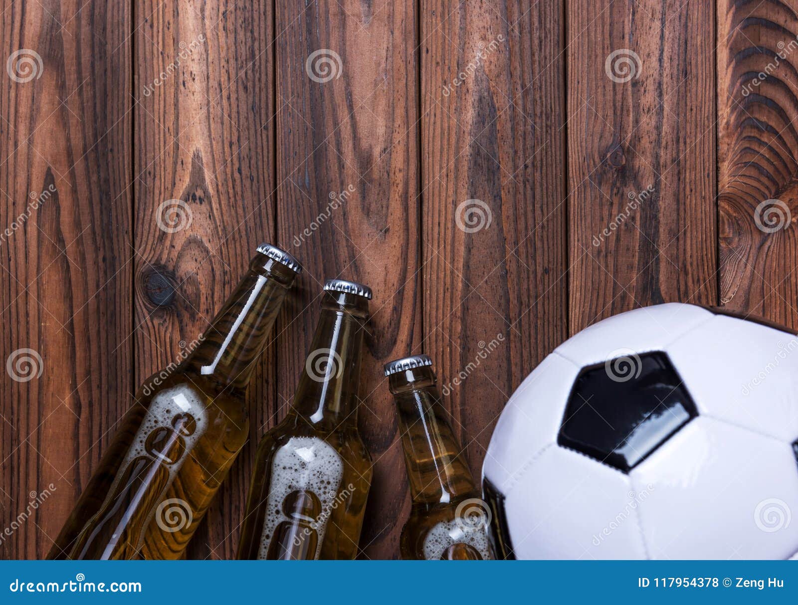 Calcio della birra fotografia stock. Immagine di birre - 117954378