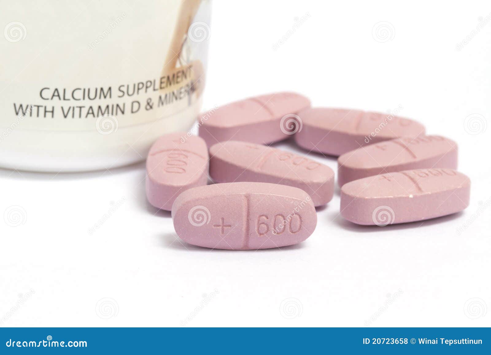 Calcium avec la vitamine D photo stock. Image du capsule - 20723658