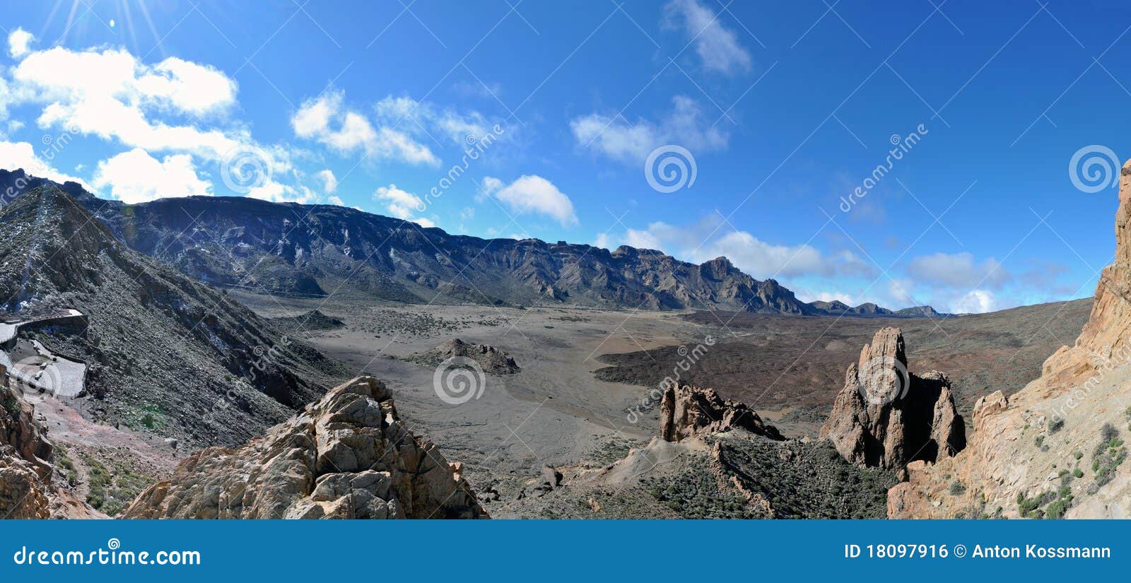 Caldeira de volcan photo stock. Image du intervalle, hausse - 18097916