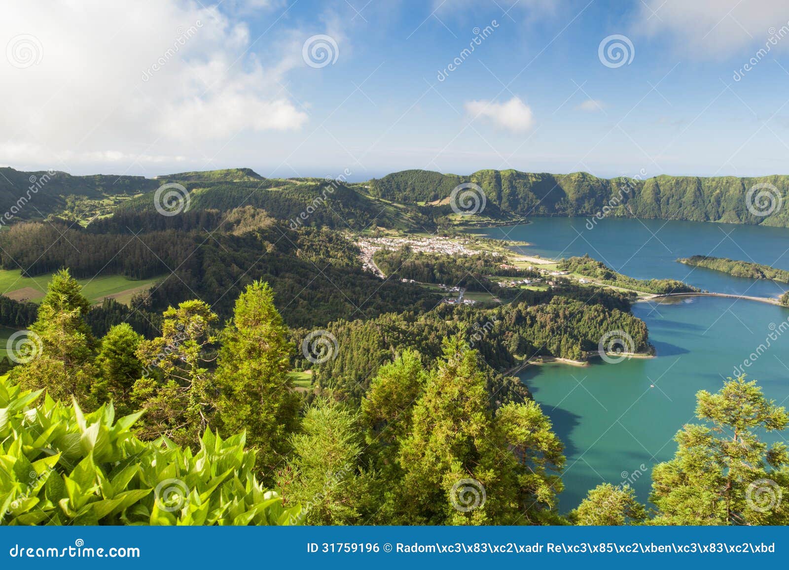 Caldera famosa en Azores foto de archivo. Imagen de cubo - 31759196