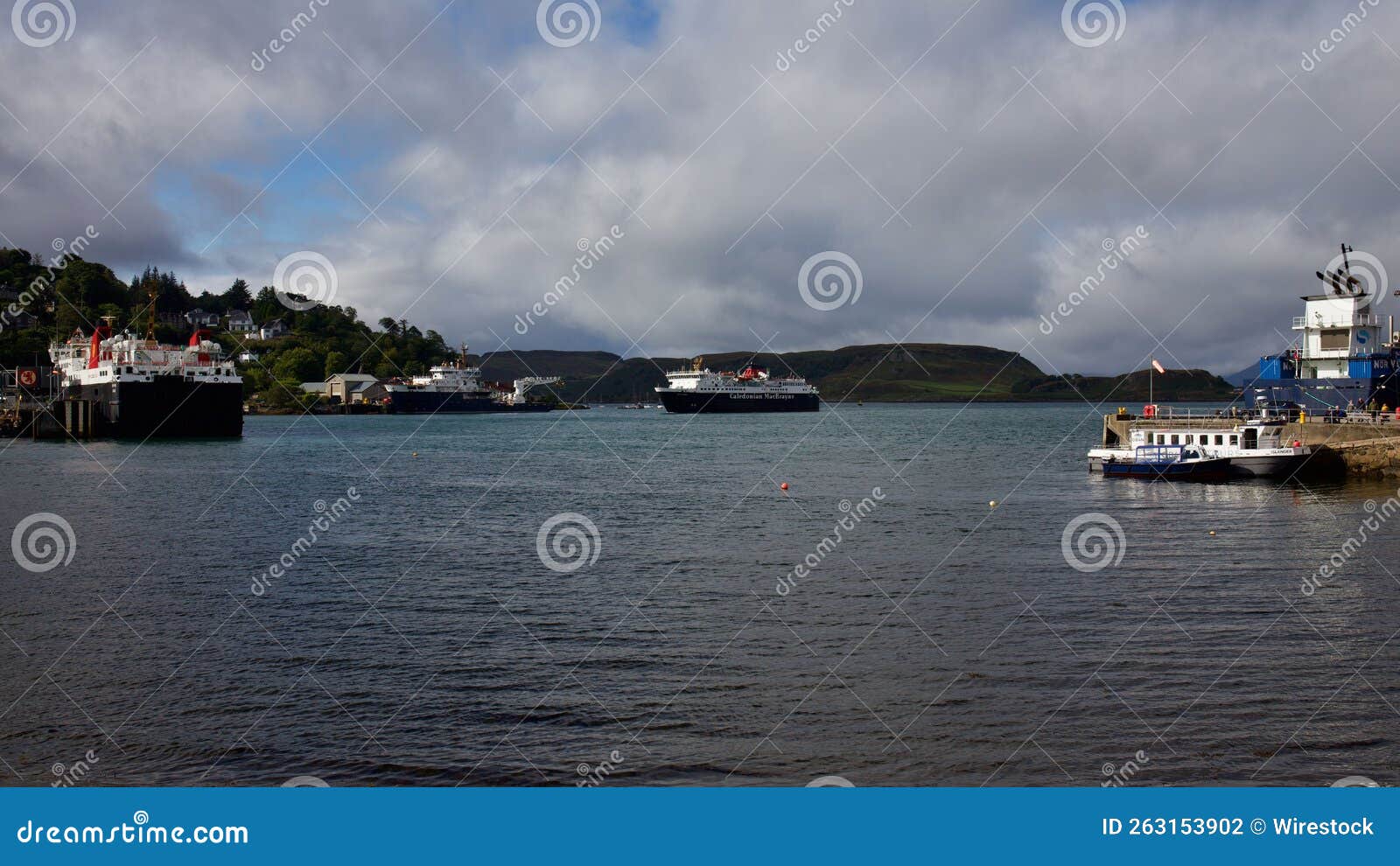 Caledonian McBrayne Ferry Entering the Port in Oban Editorial ...
