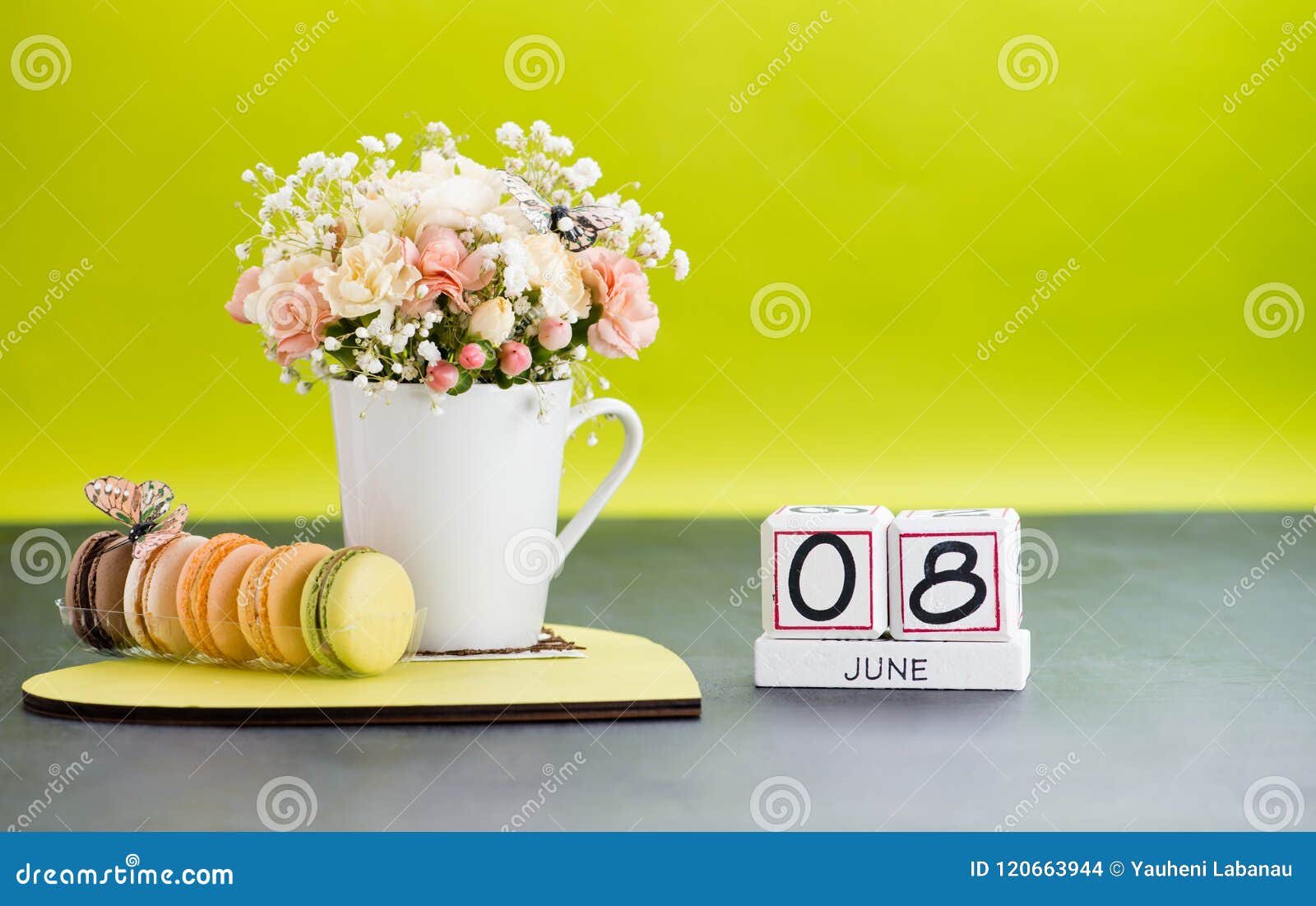 Calendar a Vida Do 8 De Junho Ainda Com Flores E Presentes Foto de ...
