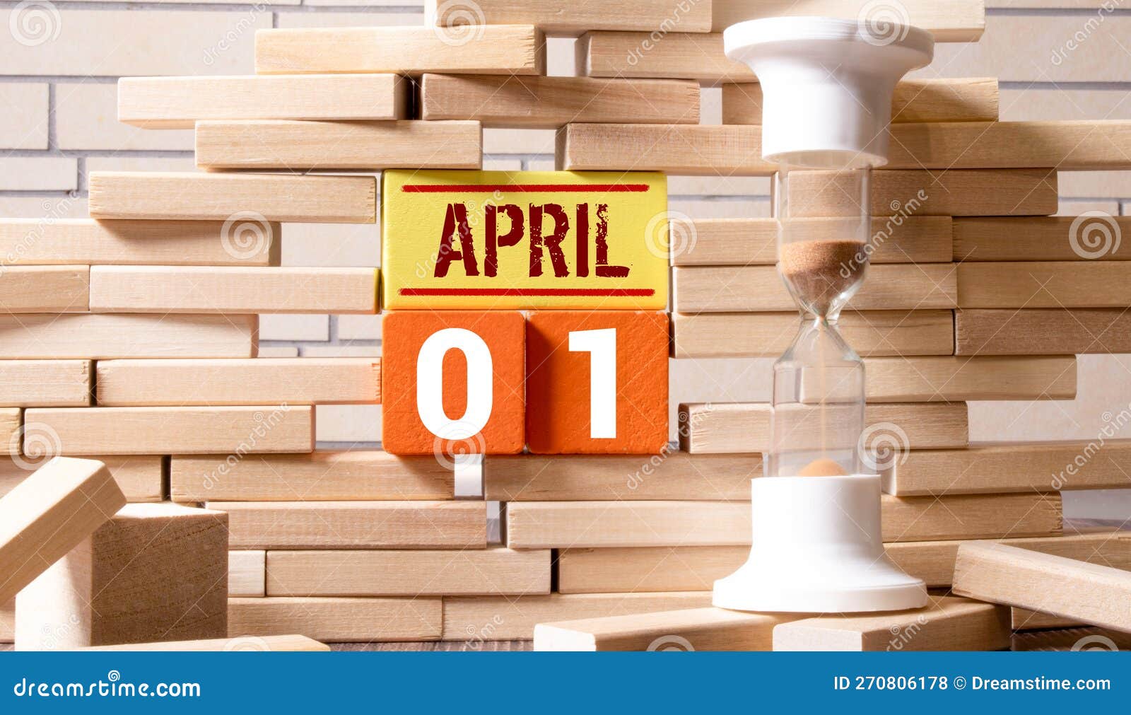 Calendrier Des Formes De Cube Pour Le 1er Avril Sur Table Blanche Photo ...