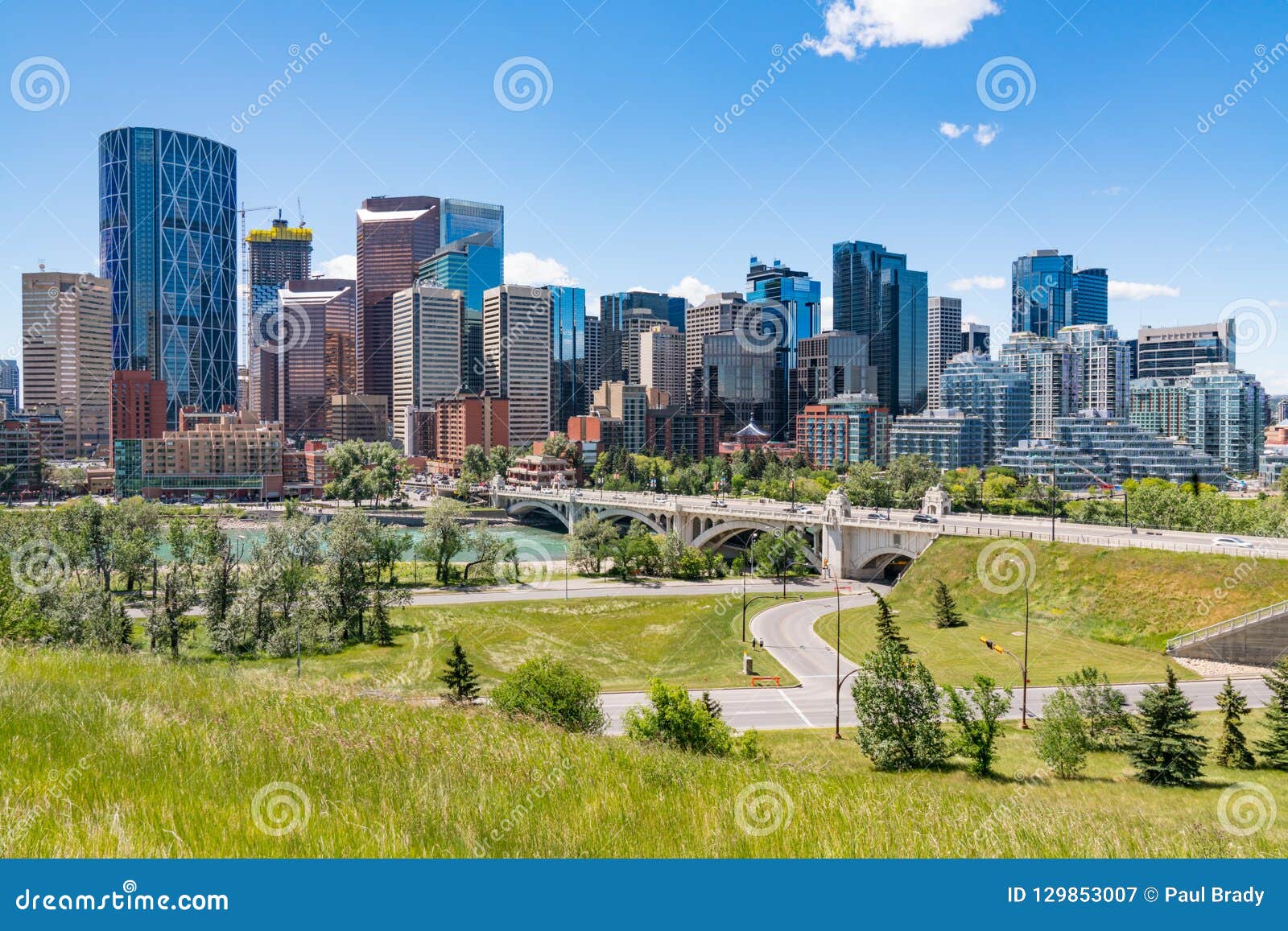 Calgary, Alberta City Skyline Fotografia Editorial - Imagem de torre ...