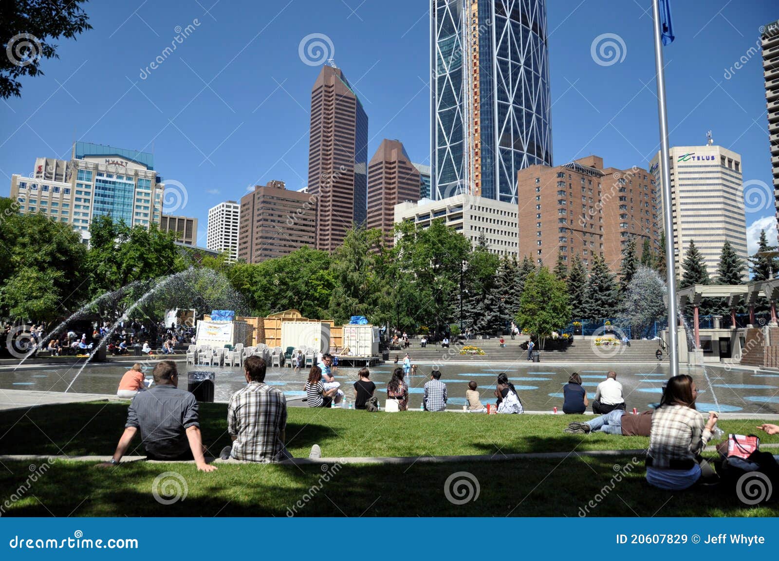 Calgary city park editorial stock image. Image of fountain - 20607829