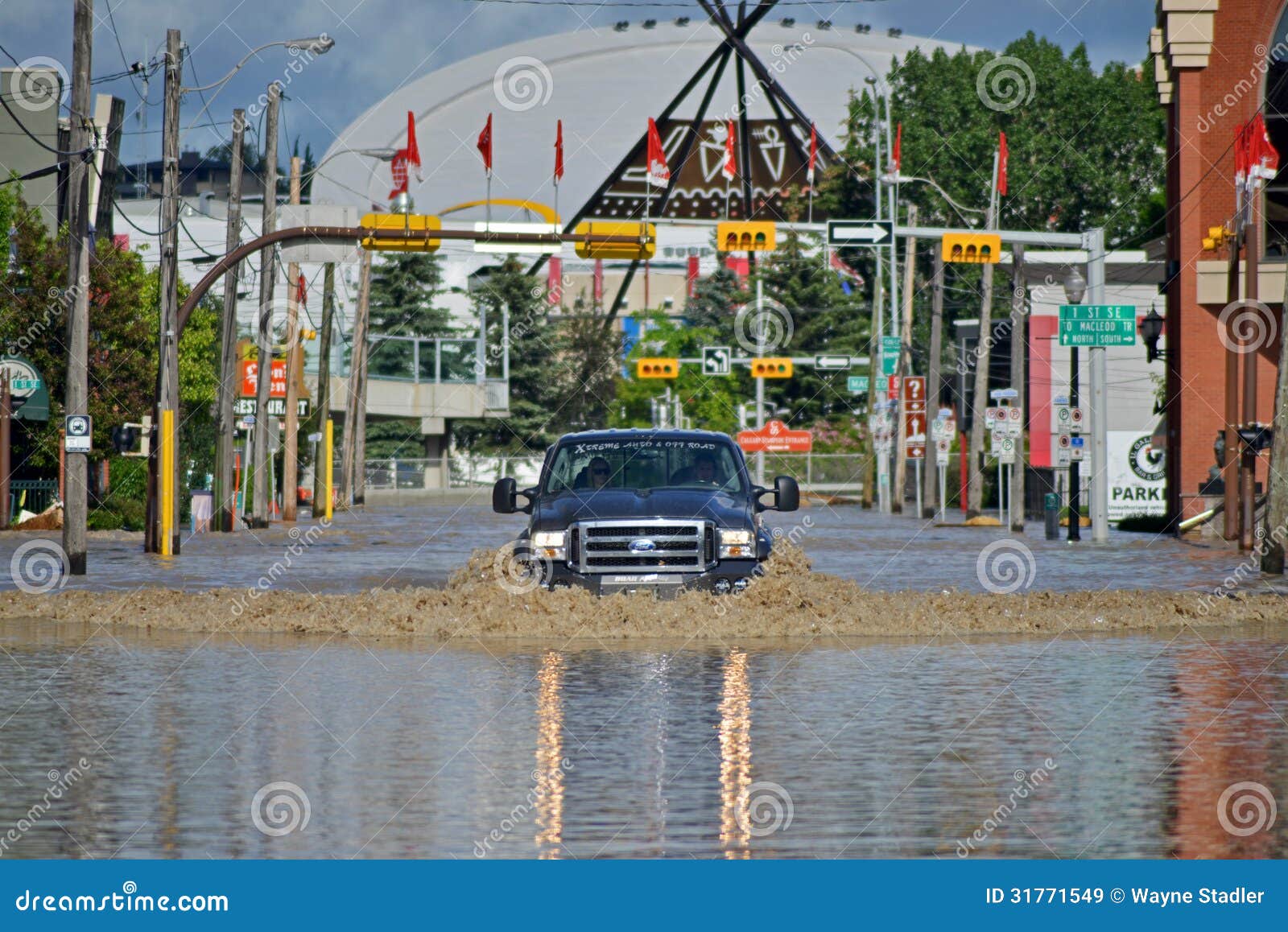 Calgary Flood 2013 editorial stock image. Image of prairies - 31771549