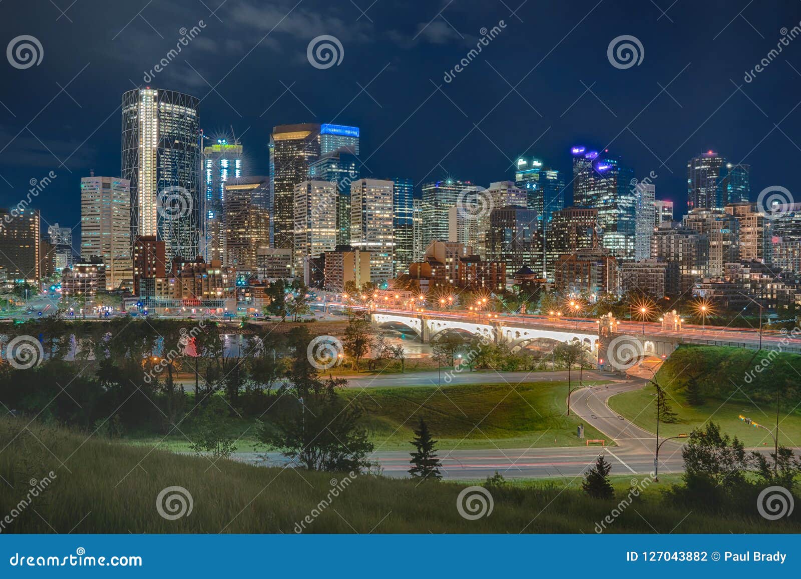 Calgary Night Skyline editorial photography. Image of canada - 127043882