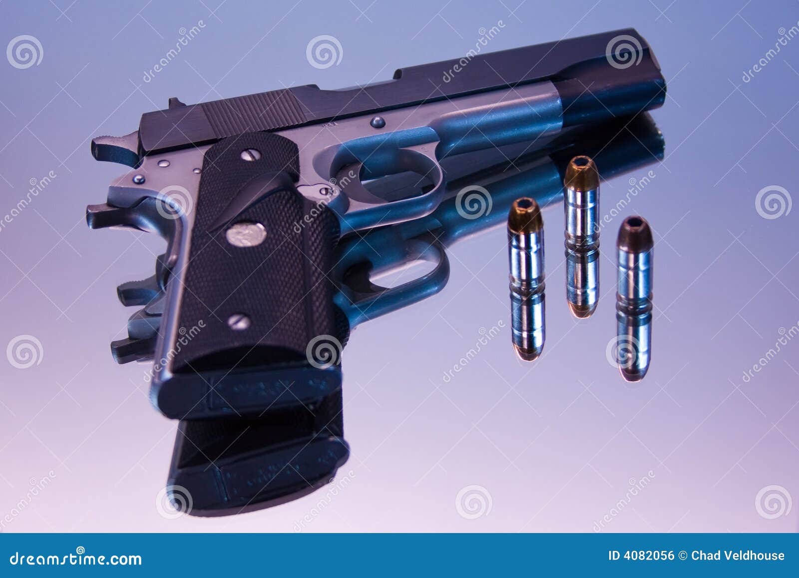 Calibre 45 Semi Automatique Photo stock - Image du magnum, canon: 4082056