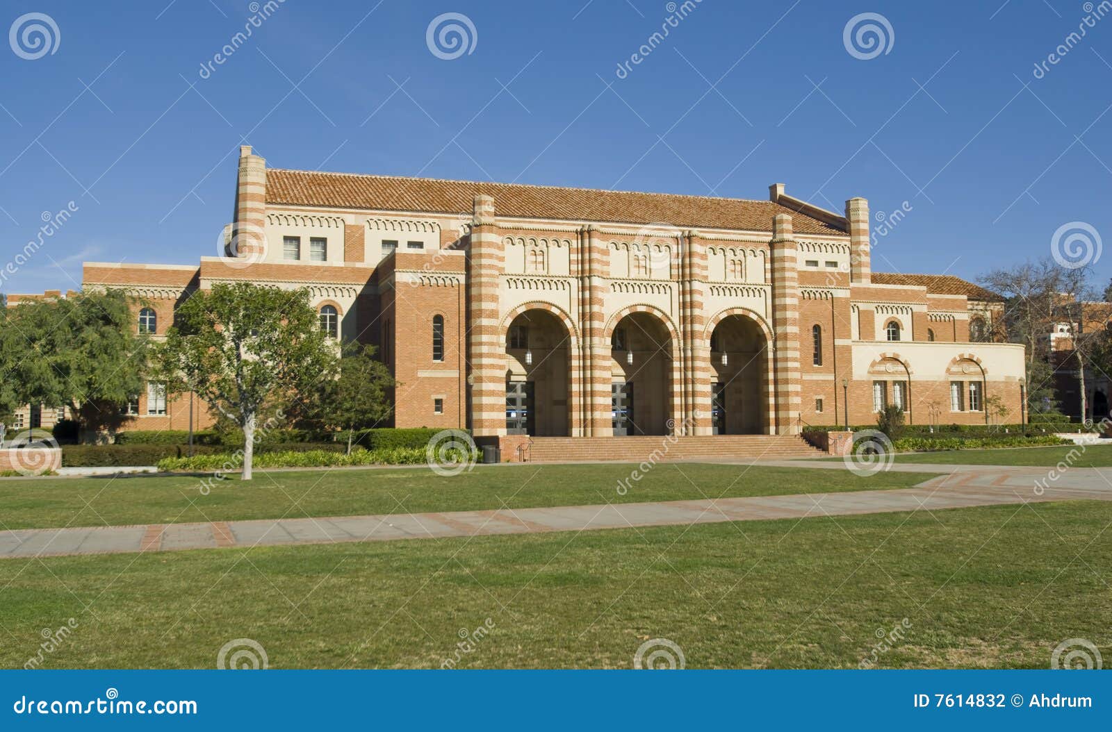 California College Campus editorial photography. Image of hall - 7614832