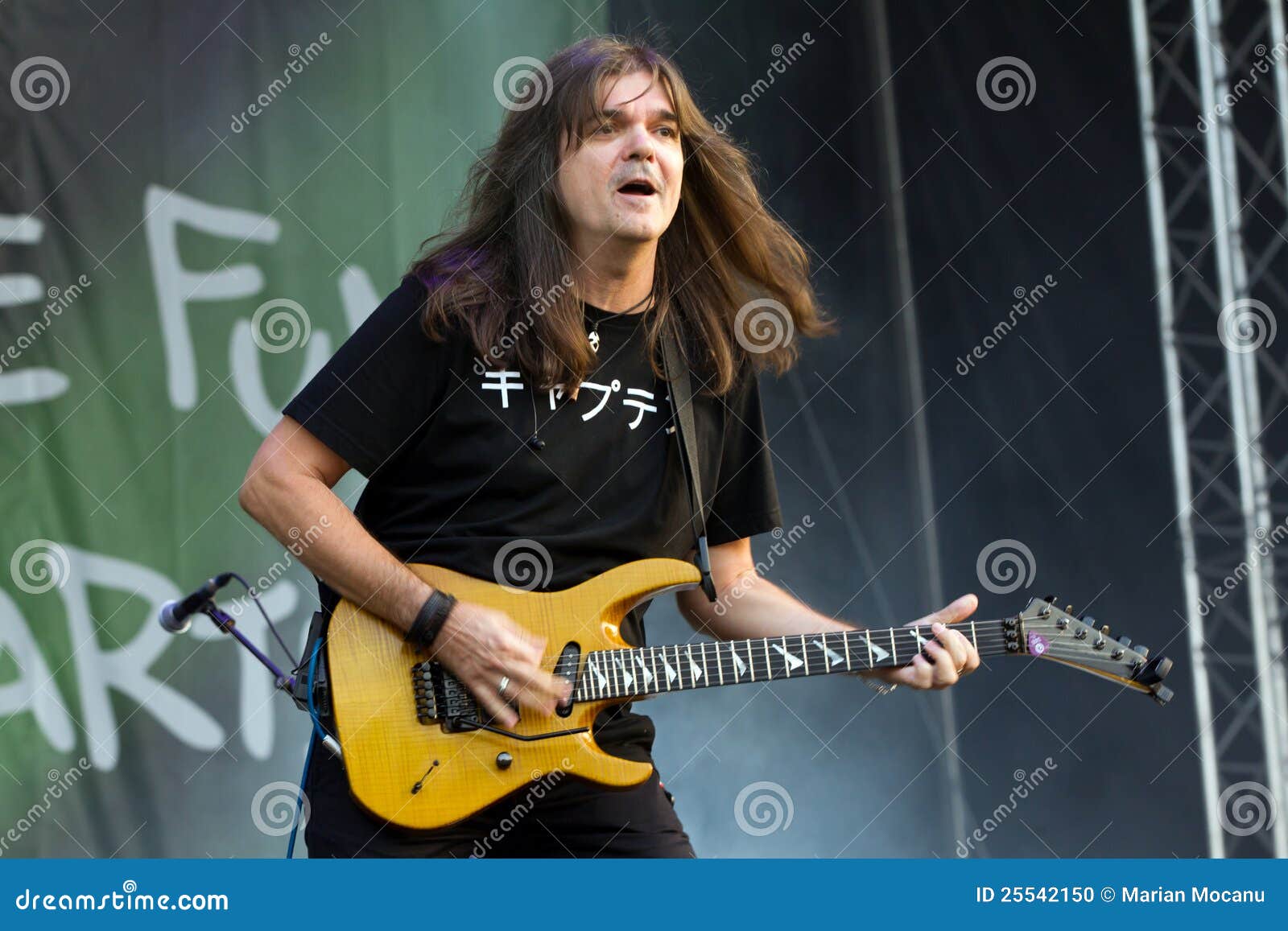 Calin Pop editorial image. Image of celelalte, vocalist - 25542150