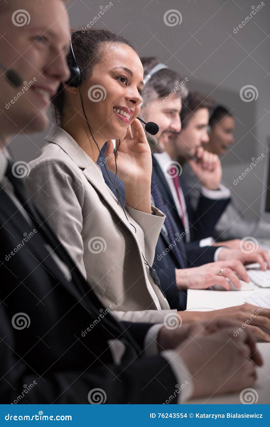 Call centre operator stock photo. Image of hands, women - 76243554