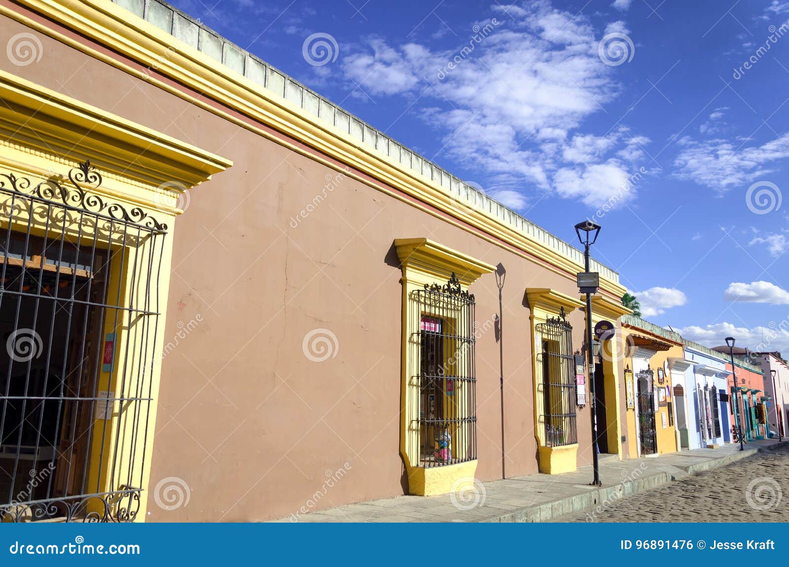 Calle Colonial Colorida En Oaxaca Foto editorial - Imagen de belleza ...
