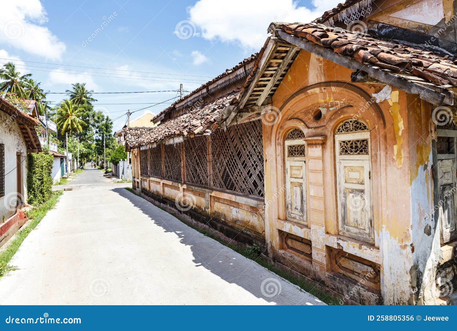Calle Con Antiguos Edificios Coloniales En Negombo Sri Lanka Foto de ...