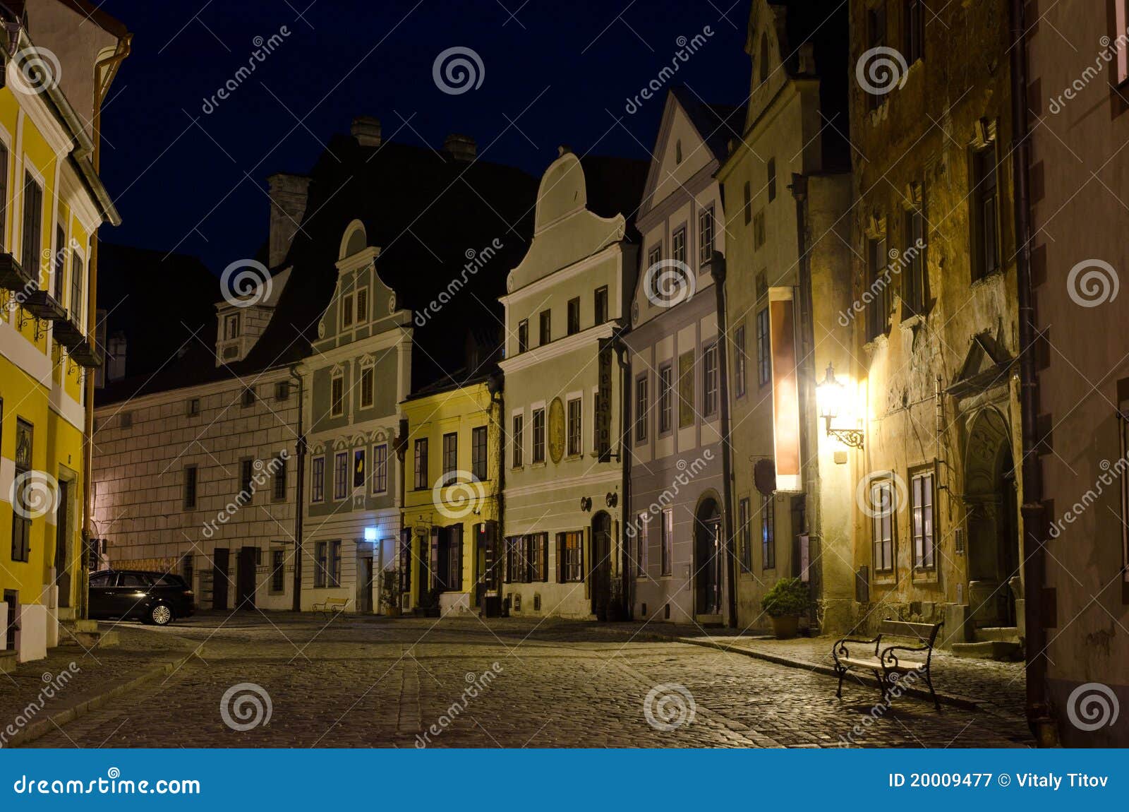 Calle De La Noche En Cesky Krumlov, República Checa Imagen de archivo ...
