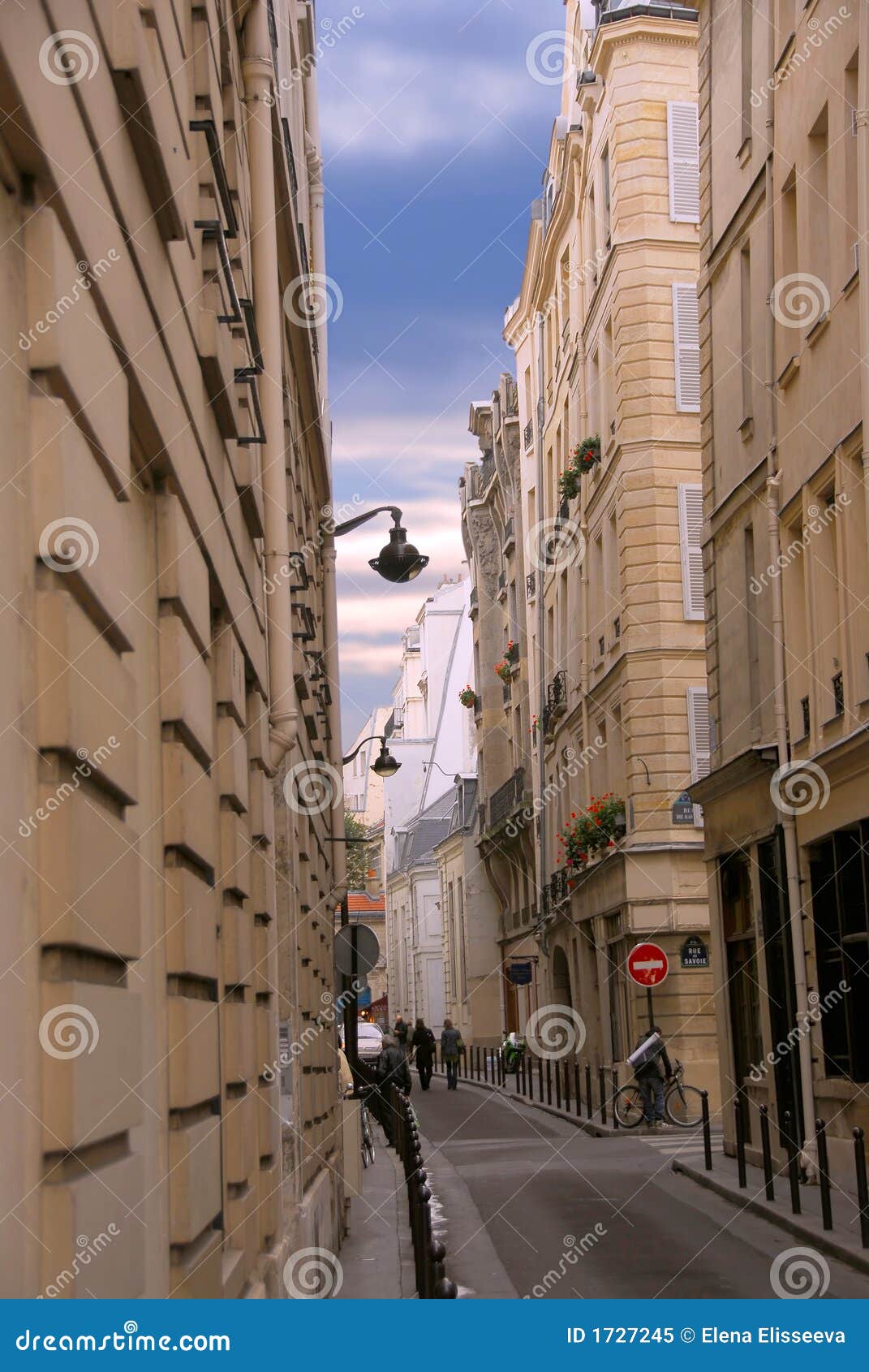 Calle de París imagen editorial. Imagen de viejo, francia - 1727245