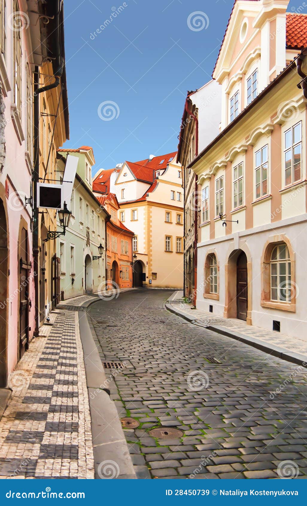 Calle De Praga, República Checa. Imagen de archivo - Imagen de natalia ...