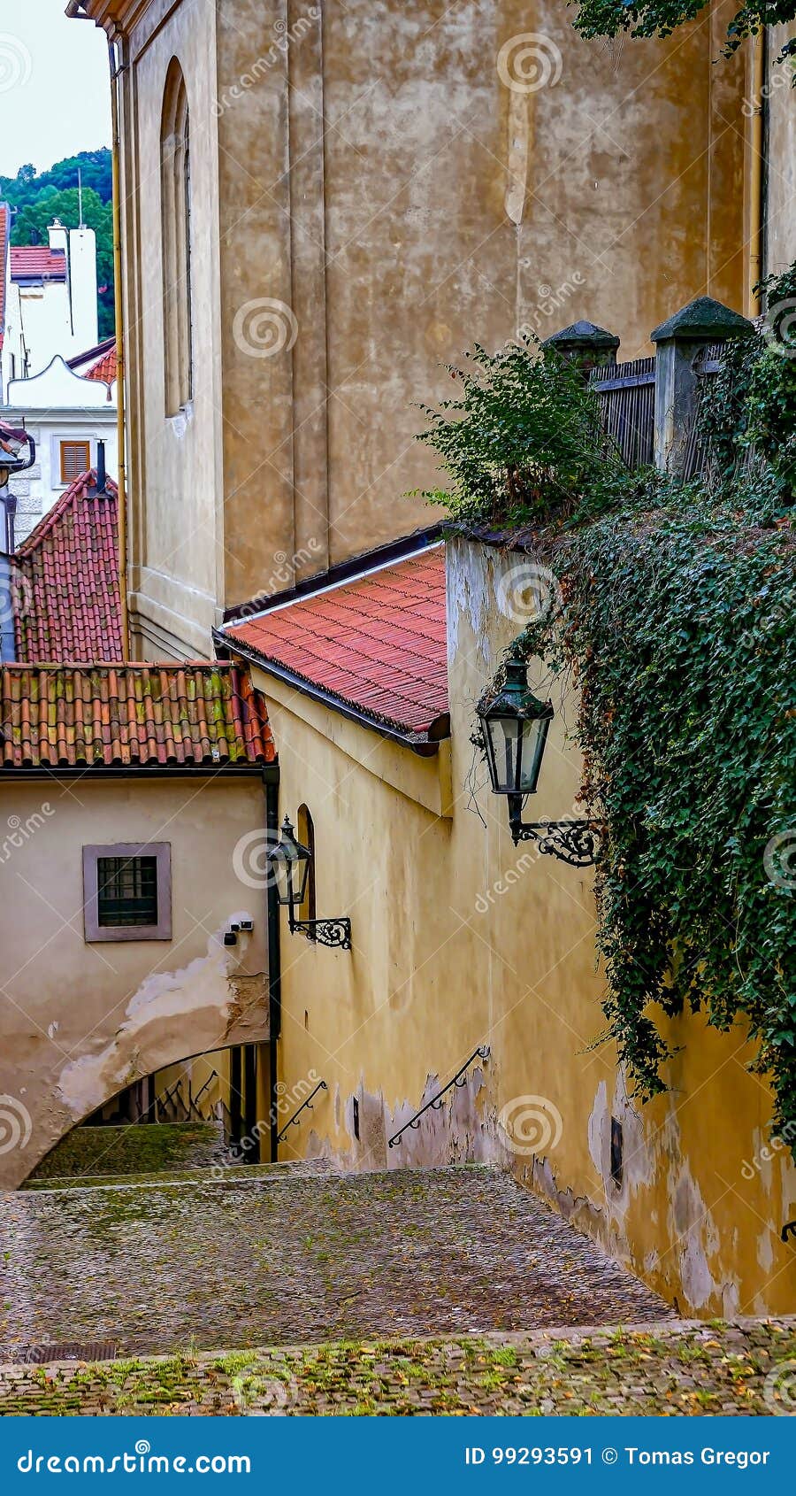 Calle De Thunovska, Praga, República Checa Imagen de archivo - Imagen ...