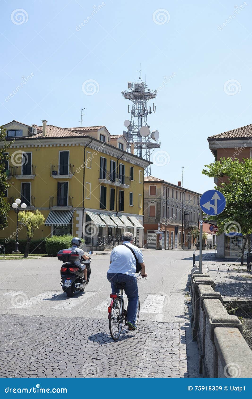 Calle En Un Centro De Adria Imagen de archivo editorial - Imagen de ...