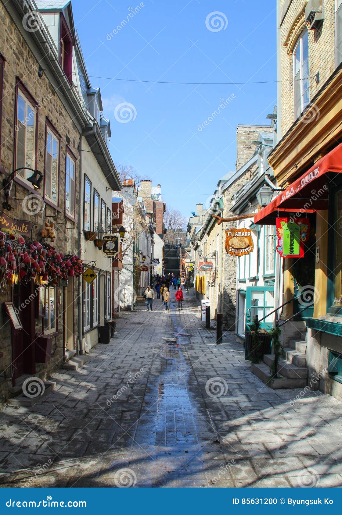 Calle Pequena De Champlain, En La Ciudad De Quebec Vieja Imagen ...