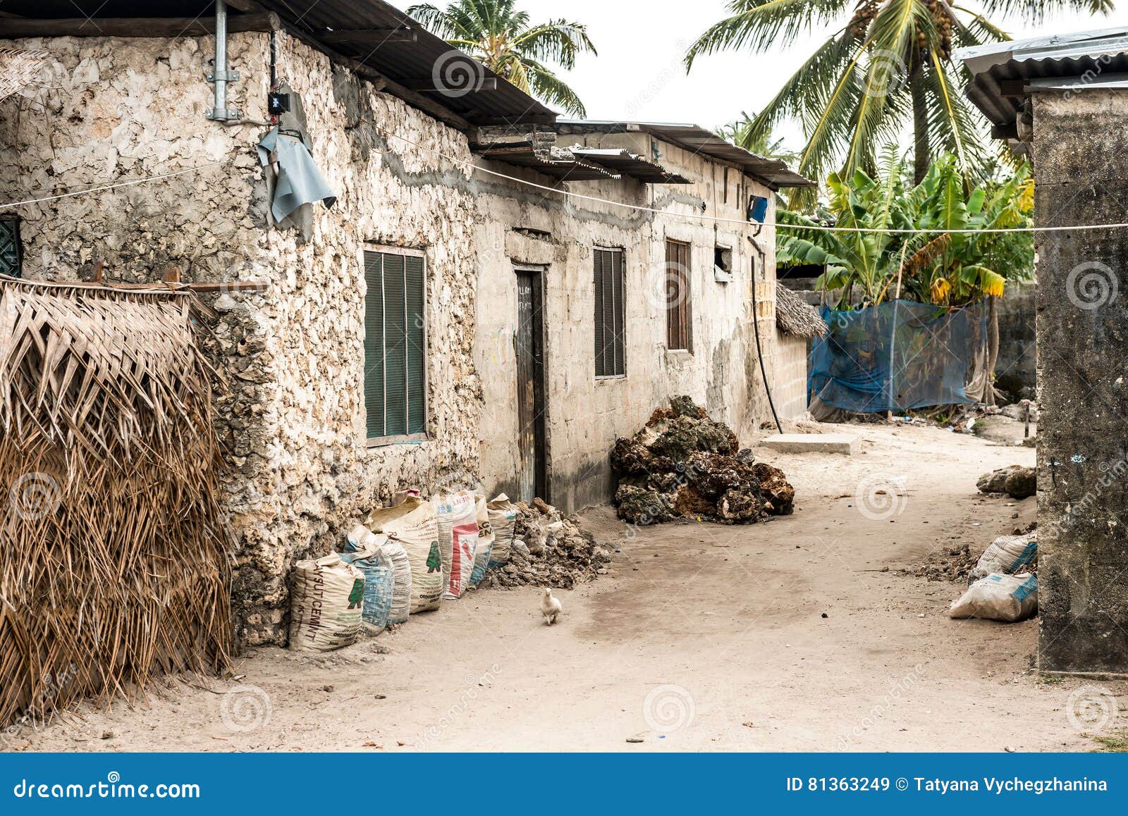 Calle Simple En Pueblo Africano Imagen de archivo editorial - Imagen de ...