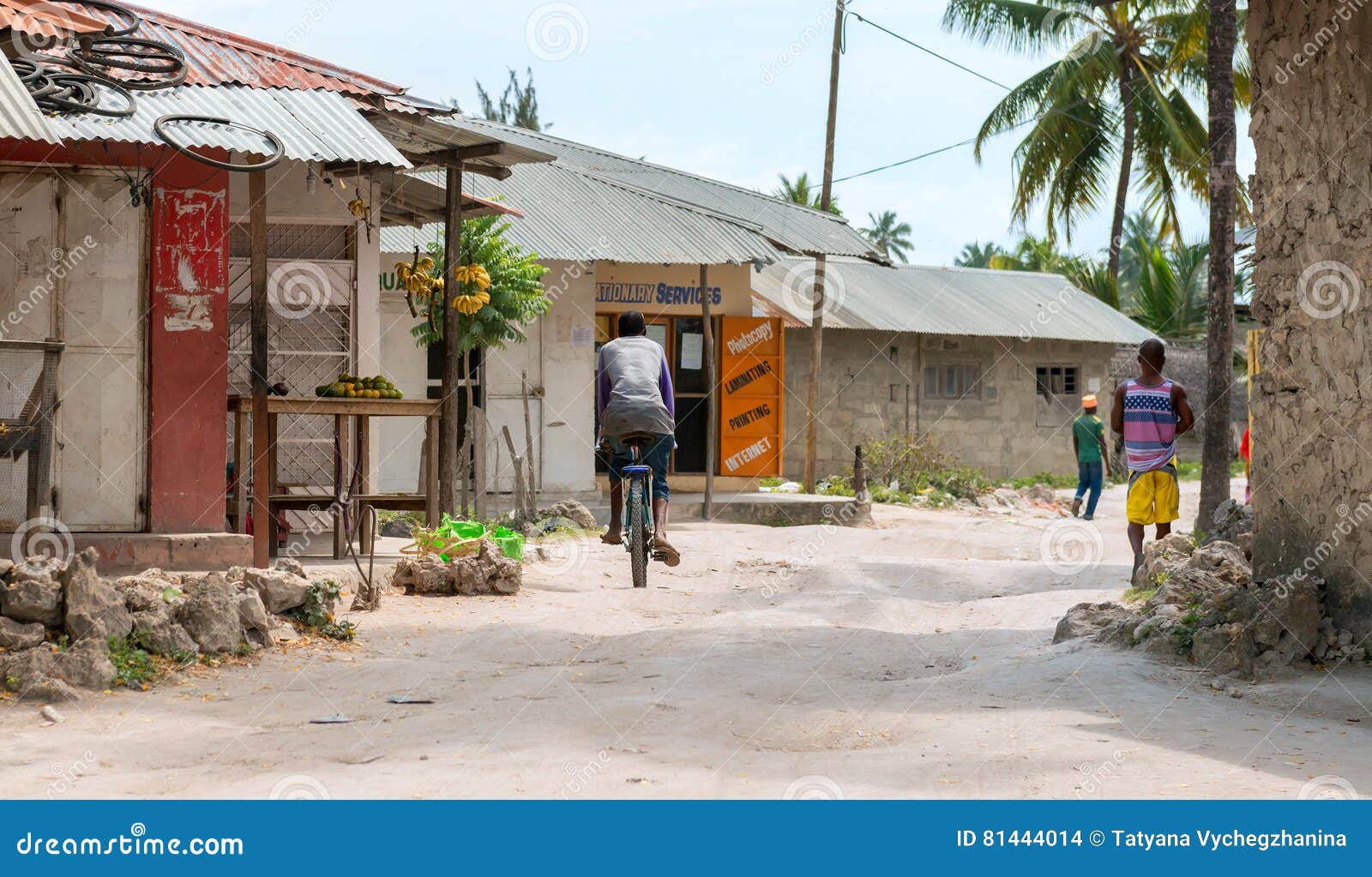 Calle Simple En Pueblo Africano Imagen de archivo editorial - Imagen de ...