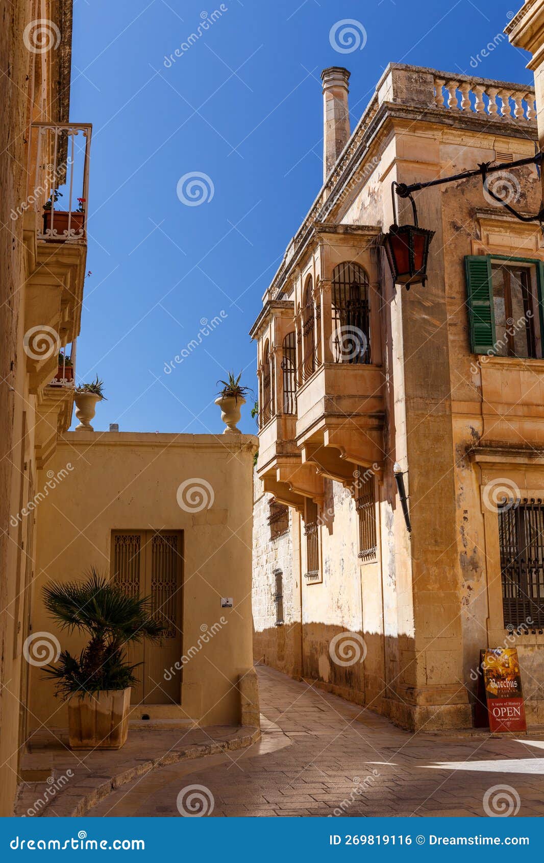 Callejones de malta foto editorial. Imagen de exterior - 269819116 Callejones de malta foto editorial. Imagen de exterior - 269819116