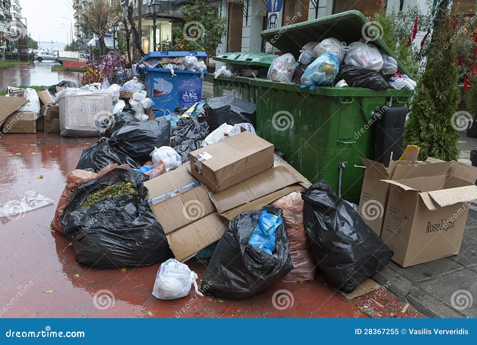 Calles con basura imagen editorial. Imagen de pila, cartulina - 28367255