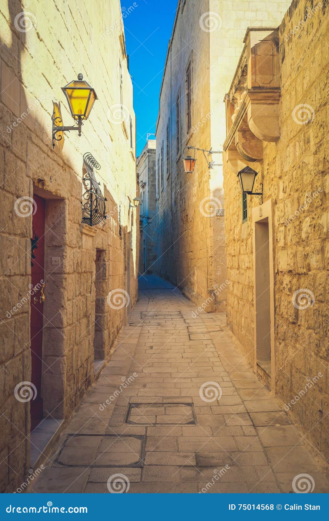 Calles De La Ciudad De Mdina - Malta Calles Estrechas Famosas En El CIT ... Calles De La Ciudad De Mdina - Malta Calles Estrechas Famosas En El CIT ...